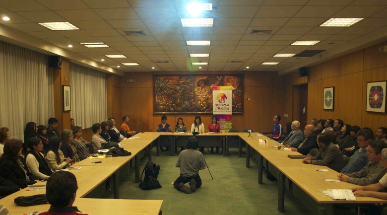 Pressenza - Andrea Novotny presenta libro sobre aprendizaje para la no ...