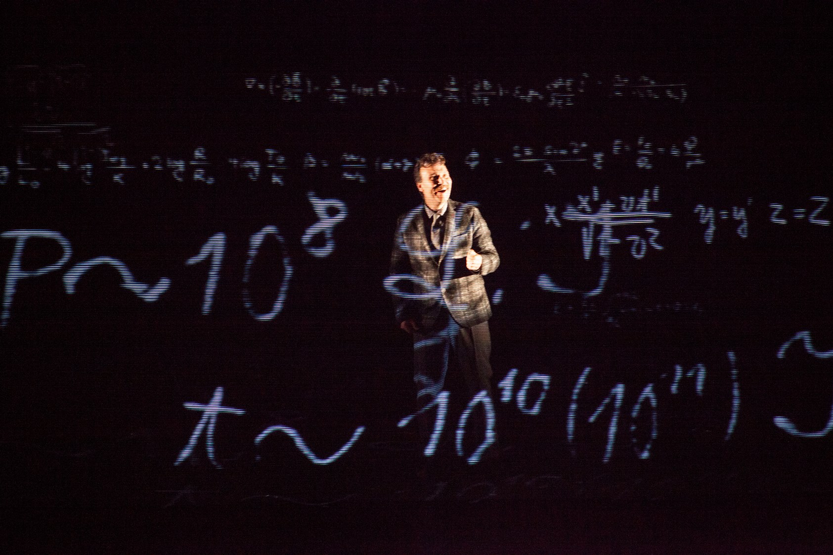 Hundert Jahre Allgemeine Relativitätstheorie - Wissenschaft macht Theater