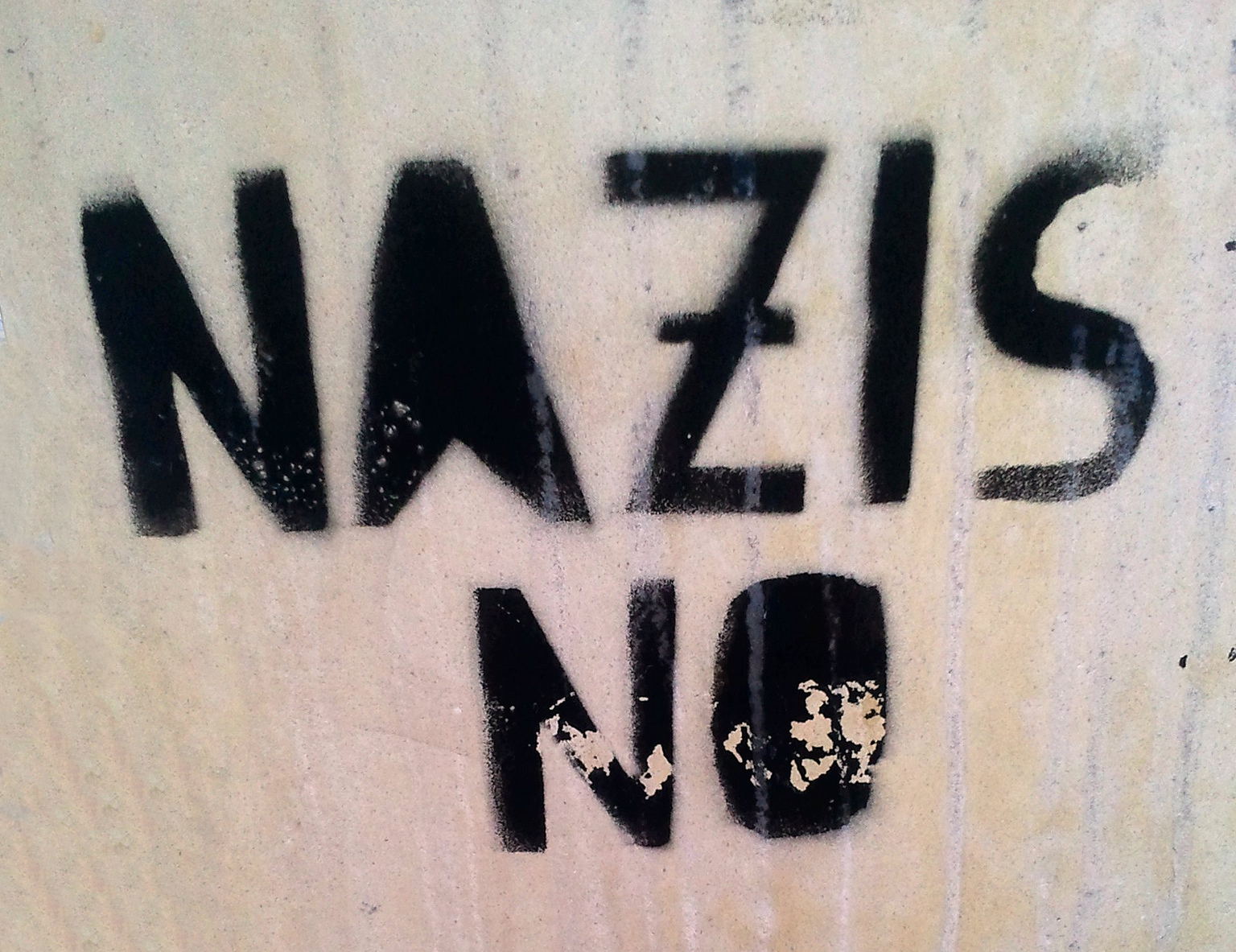 Inammissibili auguri neofascisti per l'inizio della scuola ad Asti