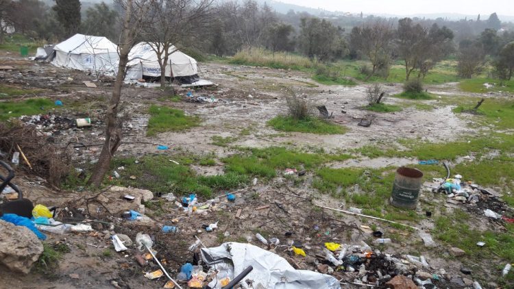 Βουλιάζουν στις λάσπες και στα σκουπίδια στη ΒΙΑΛ