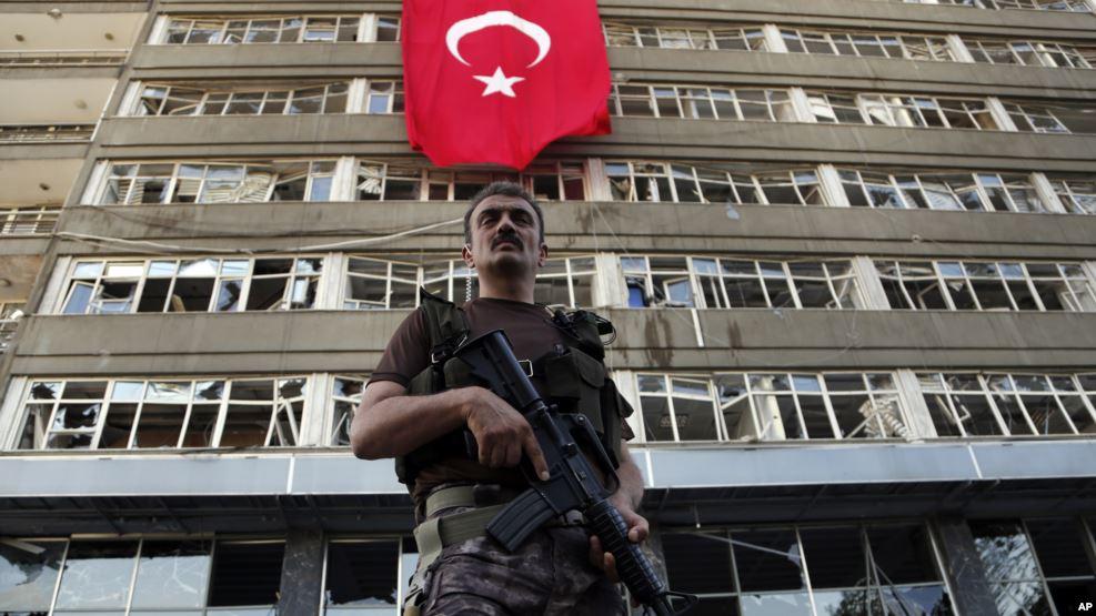 Turchia: il secondo anno dello stato d'emergenza