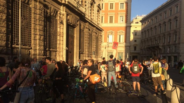 Roma: in azione la Rebel Ride di Extinction Rebellion