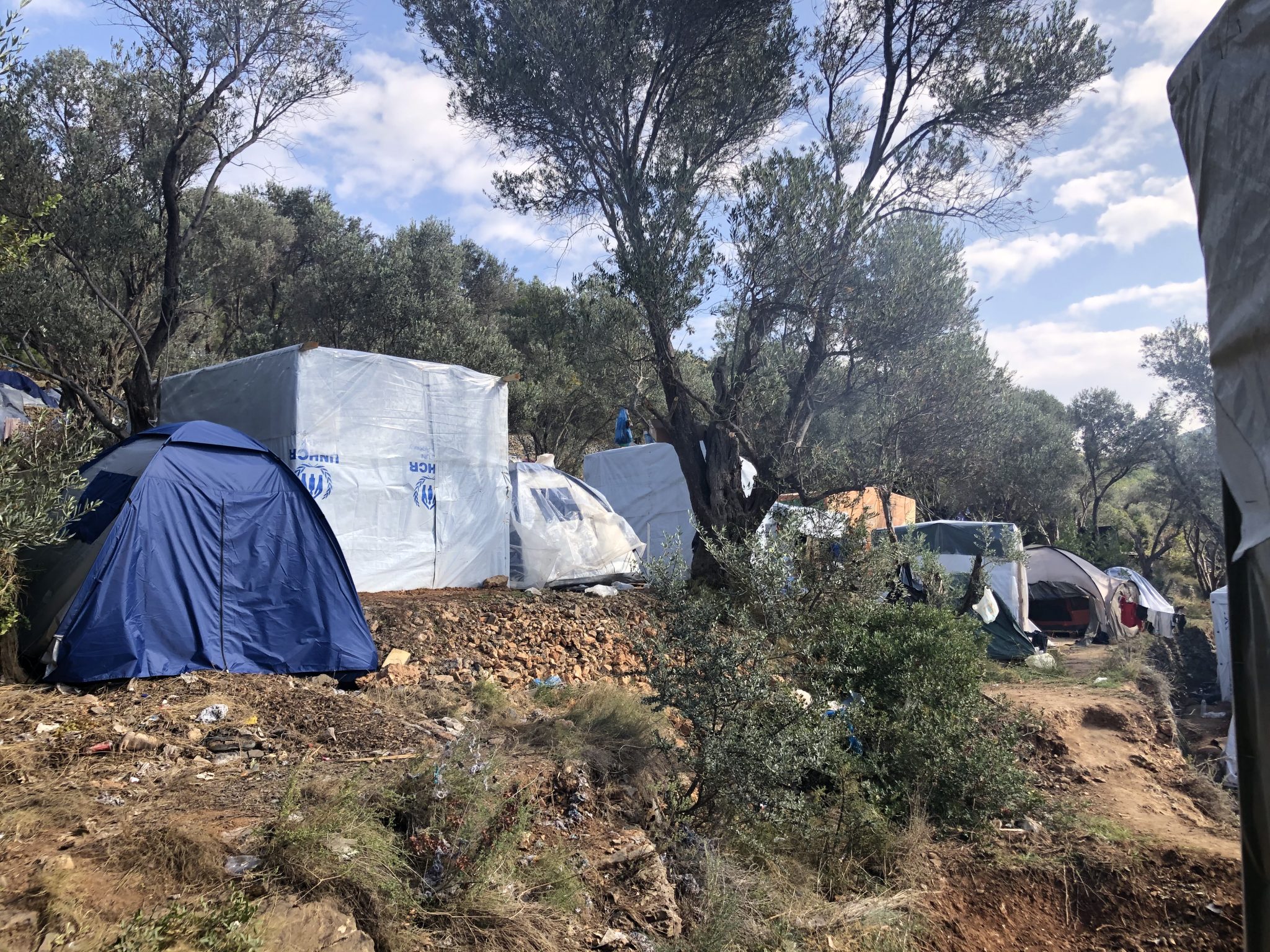 Children alone amongst 6.000 refugees on Samos