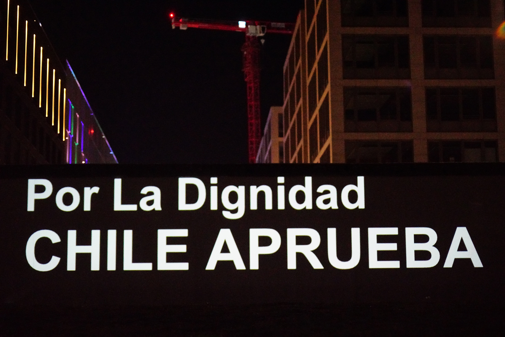 Desde el Muro de Berlin a Chile/Wallmapu APRUEBO